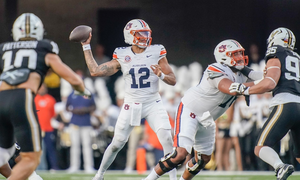 Daniels returns to starting quarterback role for Auburn vs. Alabama